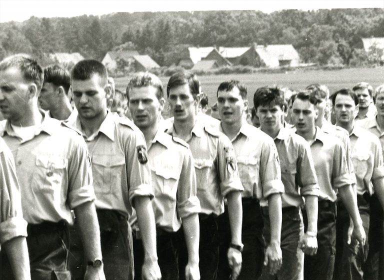 der rechte rand -- Gewalt, RechtsRock und Kommerz - der rechte rand