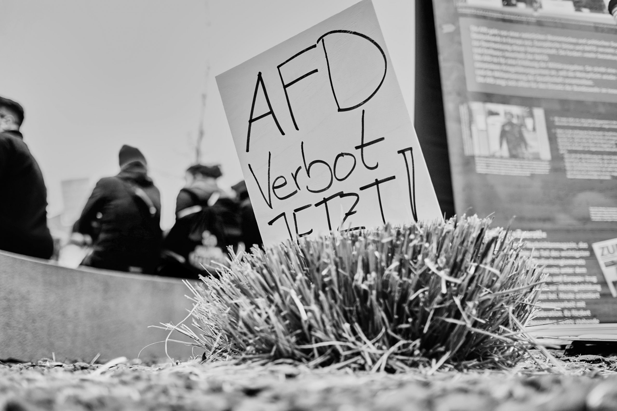 der rechte rand -- Macht - der rechte rand