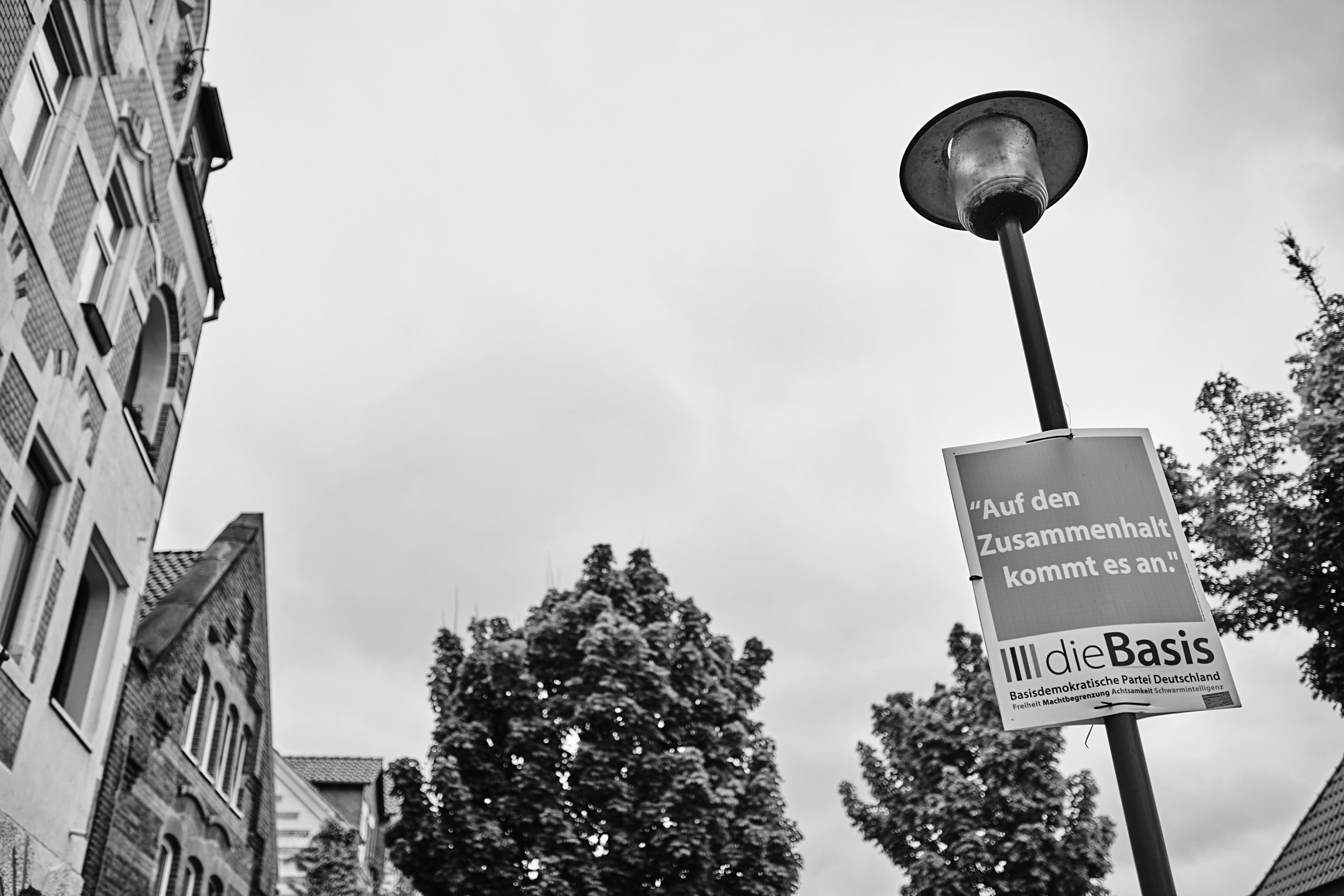 der rechte rand -- Auf unsicherem Fundament - der rechte rand